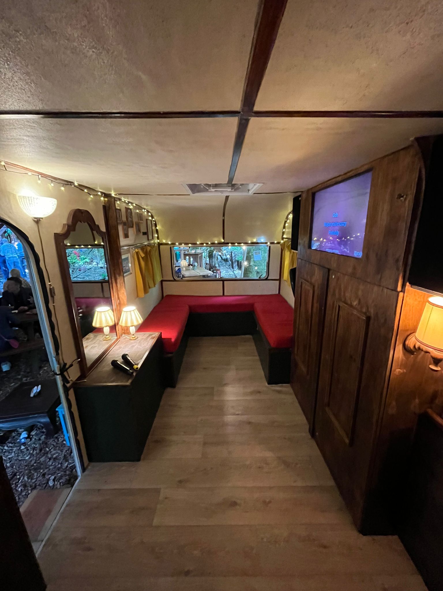 Karaoke Caravan Details – De Karaoke Caravan