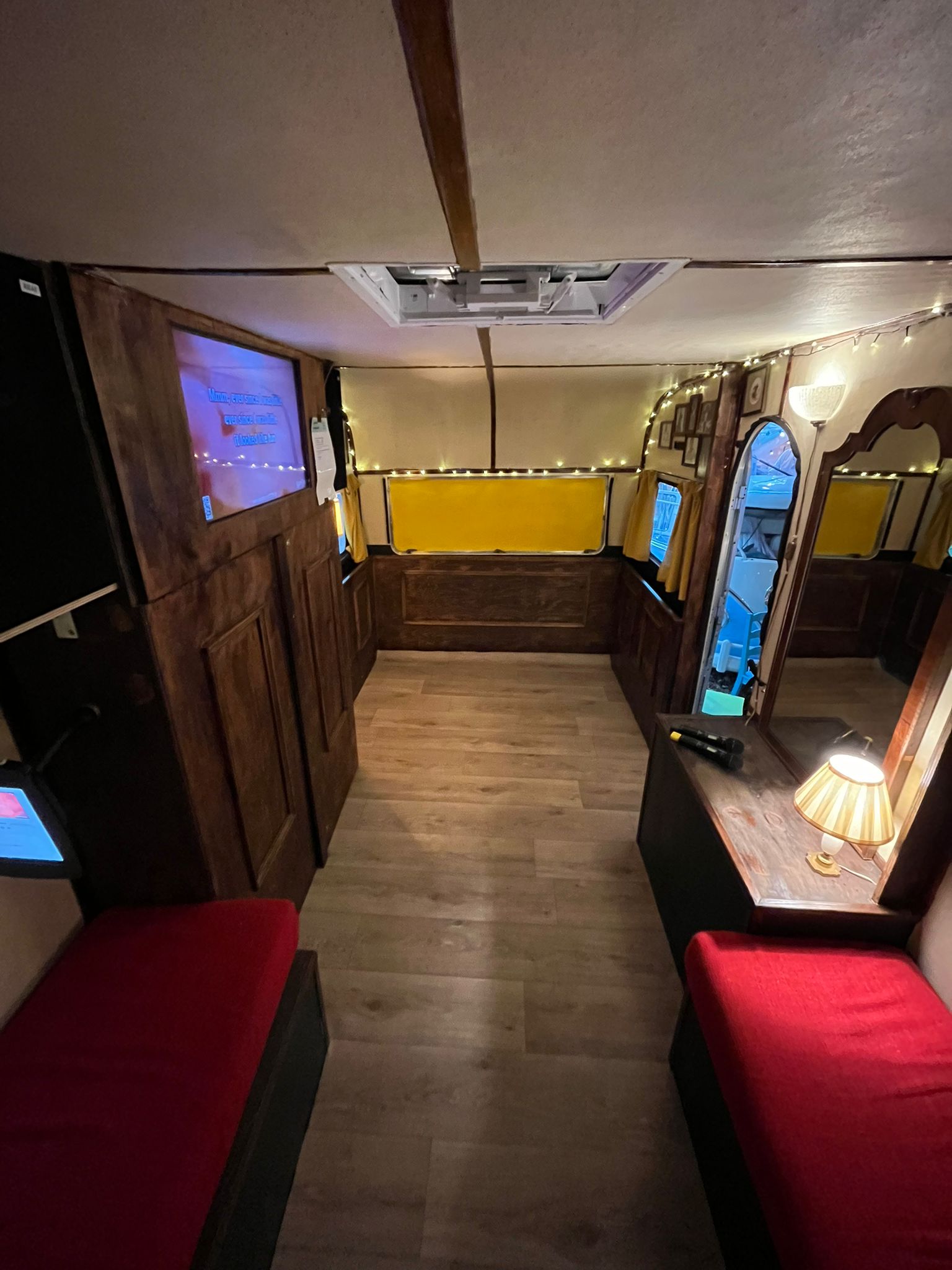 Karaoke Caravan Details – De Karaoke Caravan